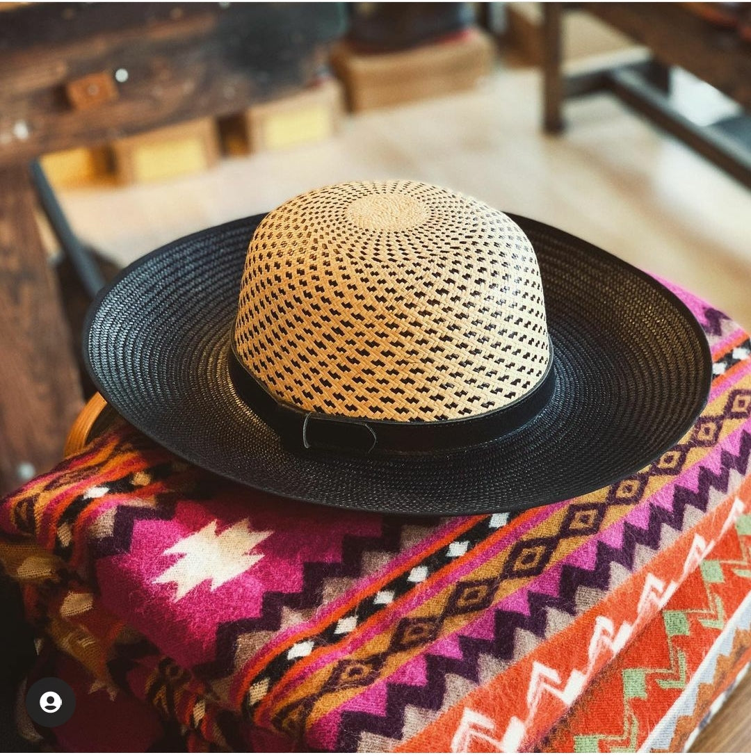 HATS - Handwoven Toquilla Straw - THE UTOPIAT - Black & Natural – MOO-CHILA
